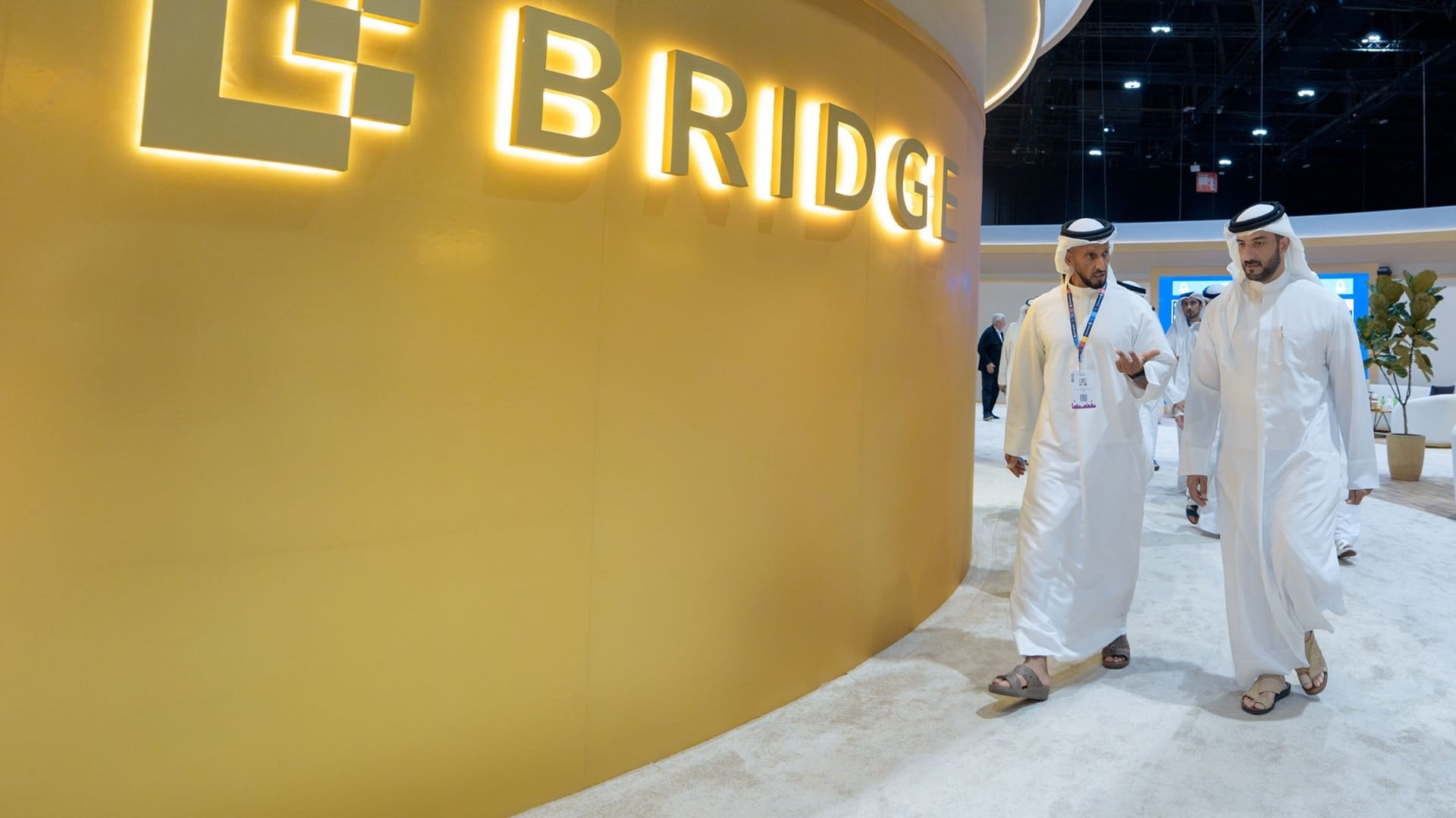 Sultan bin Ahmed visits “Bridge 2025” Summit in Abu Dhabi - SHARJAH NEWS